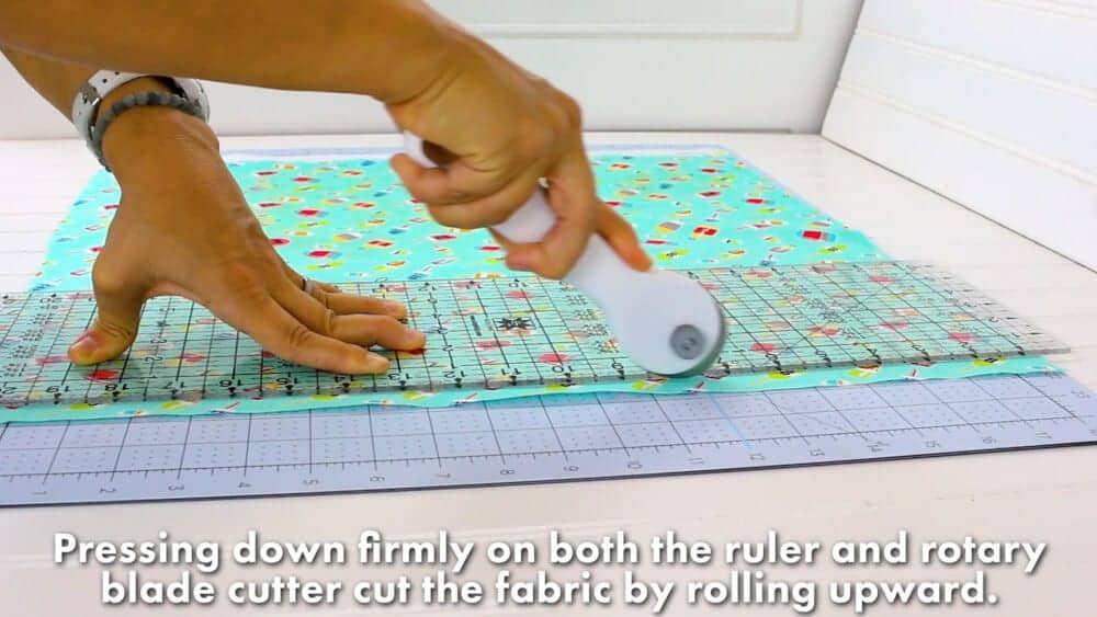 How to use a rotary cutter and mat to cut fabric + Video! - Coral + Co.