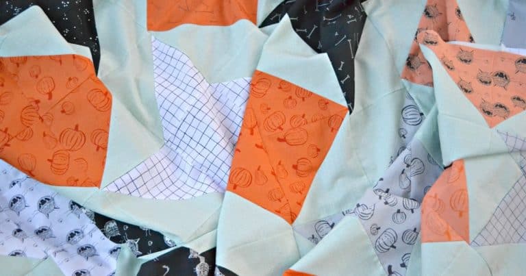 25+ SPOOKY HALLOWEEN QUILT PATTERNS TO SEW! - Coral + Co.