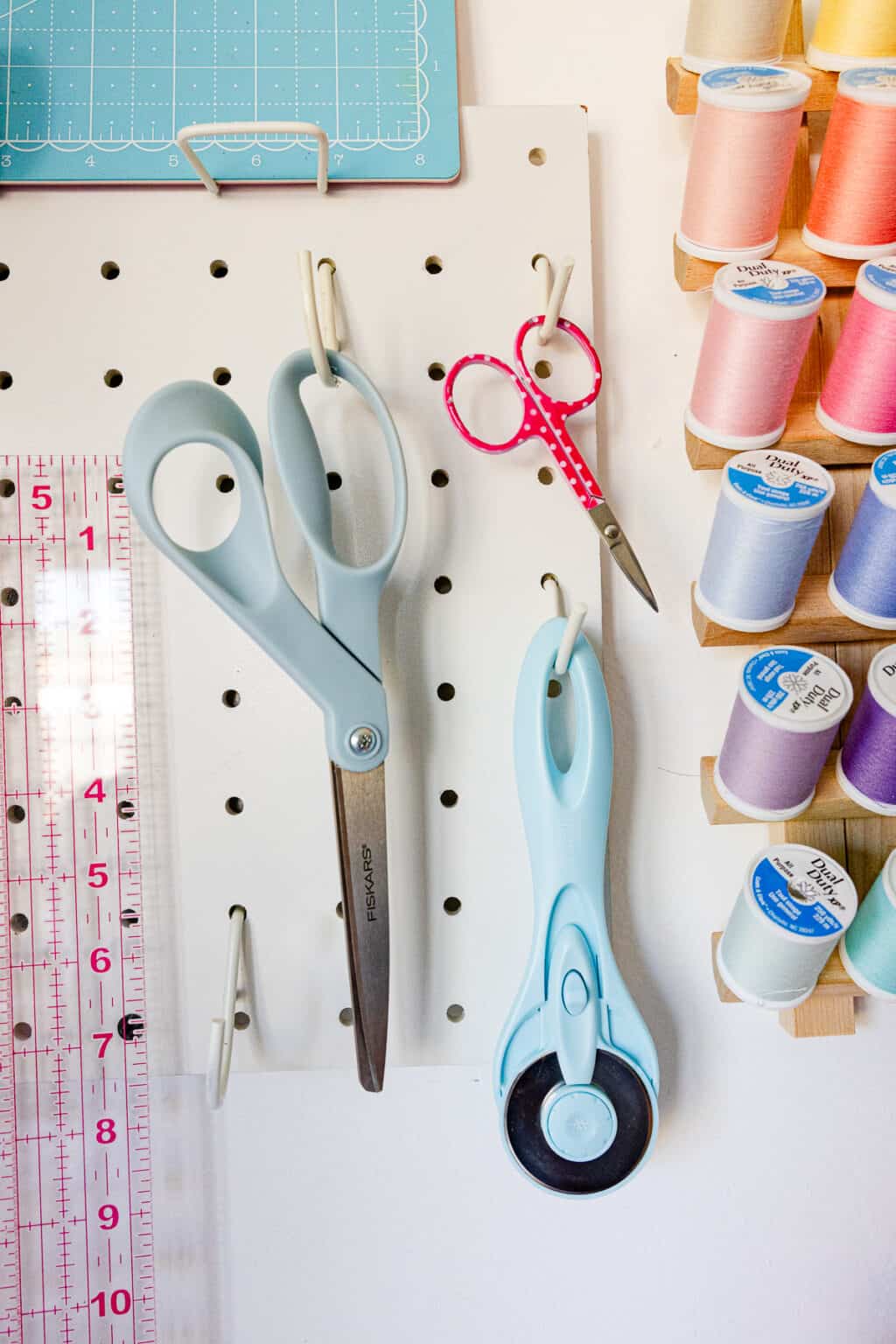 Sewing Room Ideas for Small Spaces: Creative Space-Saving Solutions ...